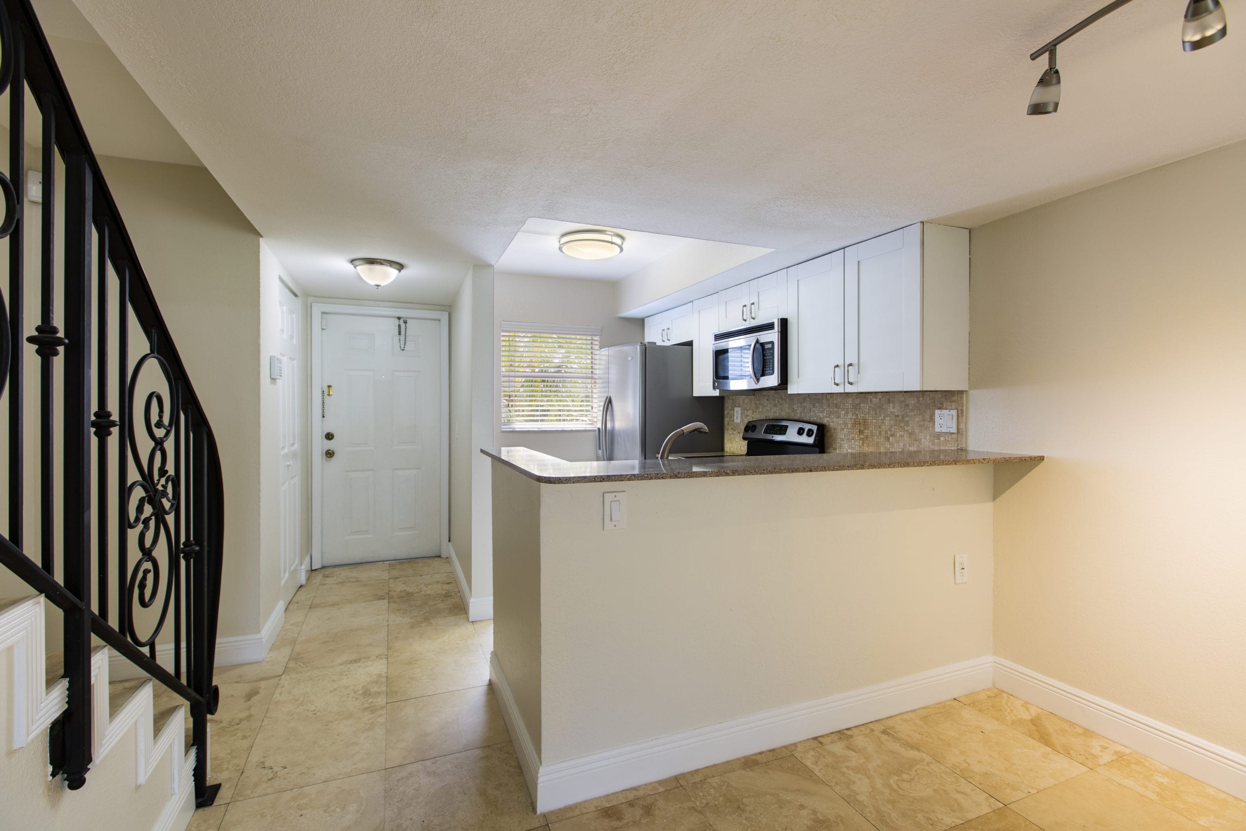 Large 2 Story Condo in a Well-Maintained Community in the Ludlam Area ...