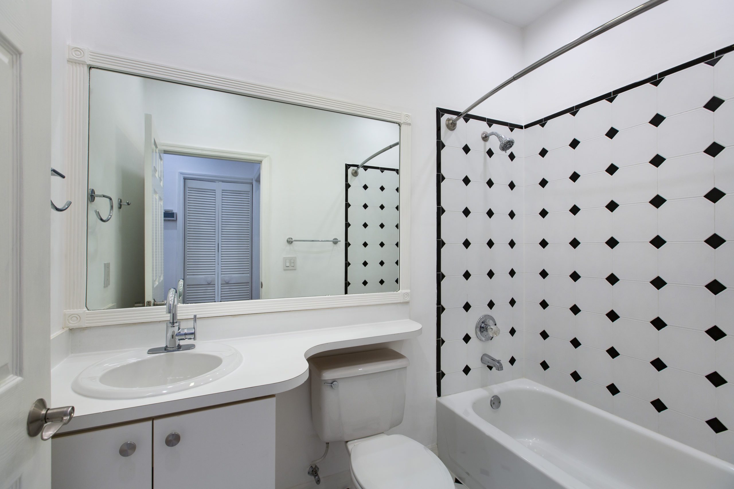Updated 3 Bedroom Townhouse in Classic Grove Community | Sea Grove Realty