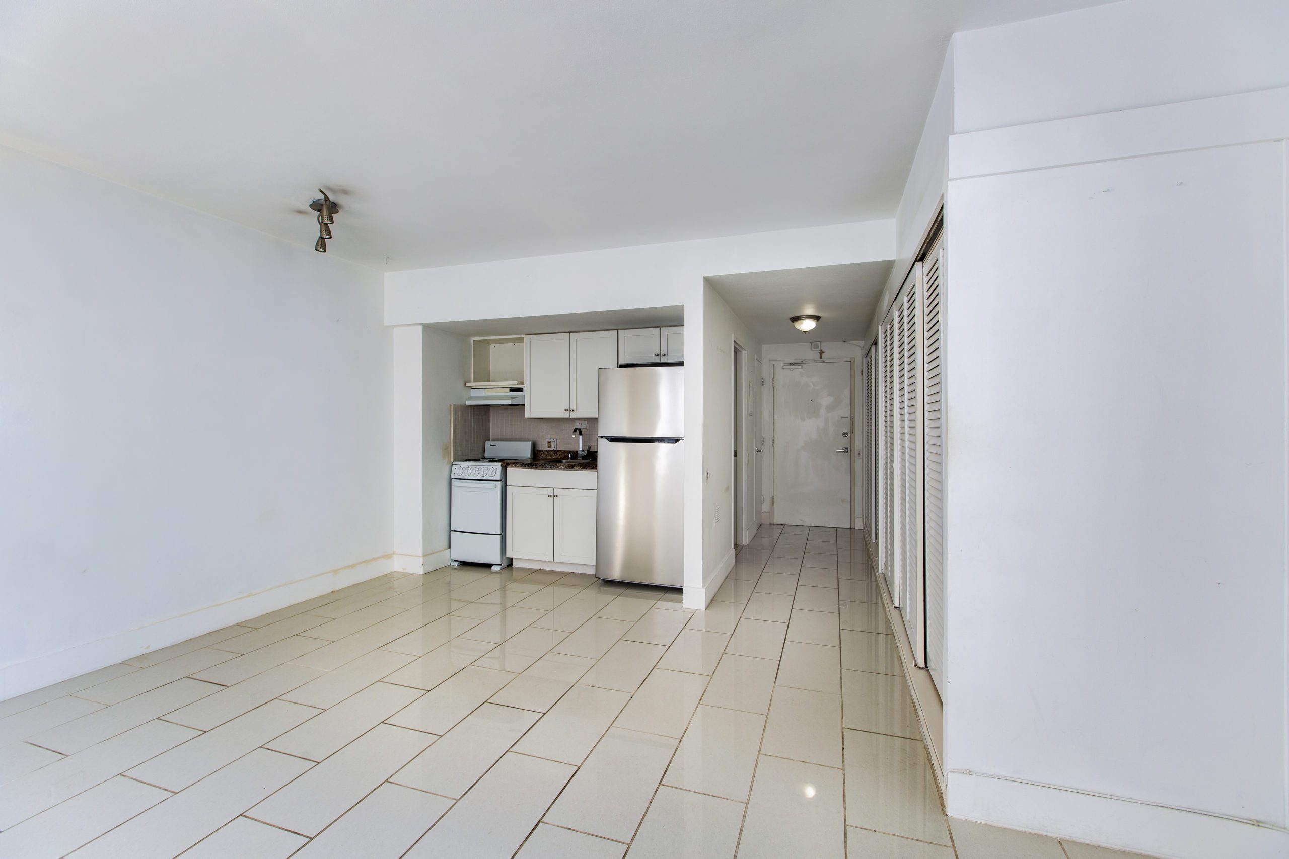 Miami Beach Studio On The Bay | Sea Grove Realty