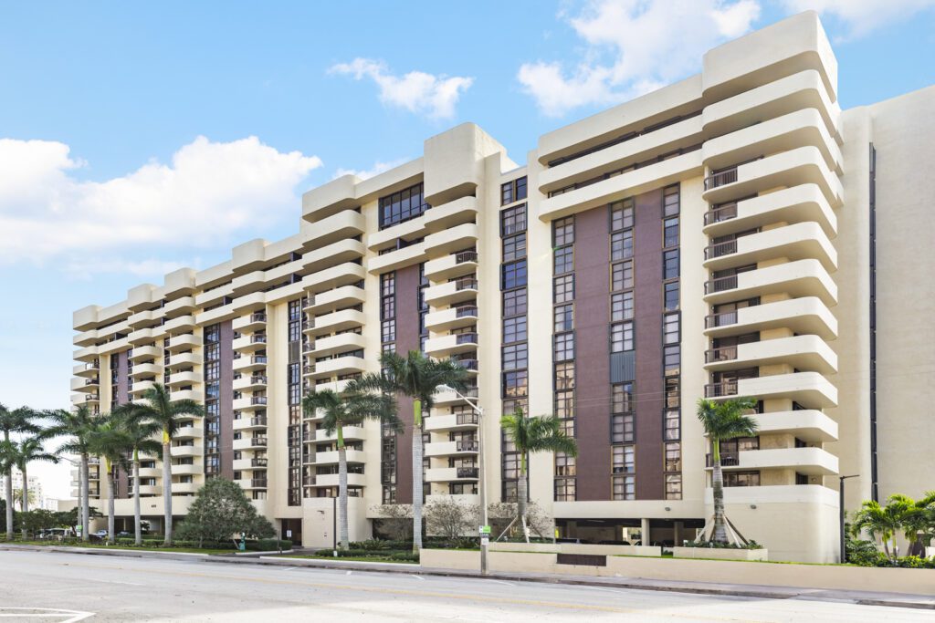 Beautiful and Renovated 2-Beds Condo In Coral Gables: For Sale | Sea ...